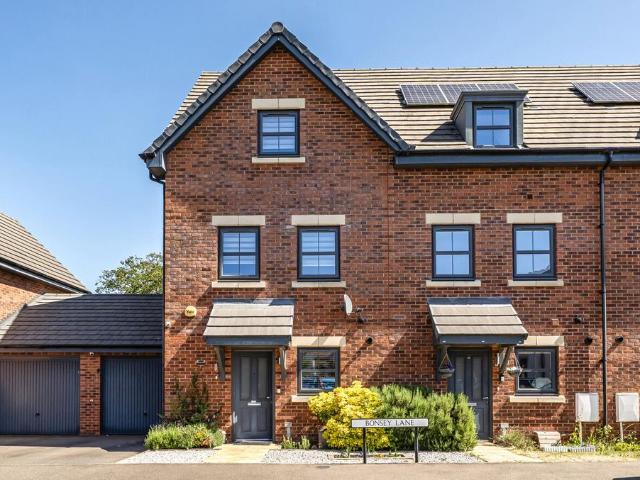 4 bedroom end of terrace house for sale