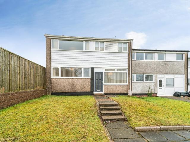 4 bedroom end of terrace house for sale
