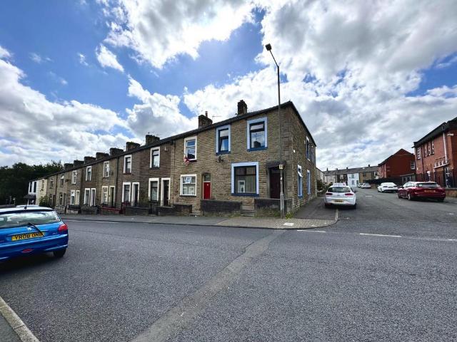 4 bedroom end of terrace house for sale