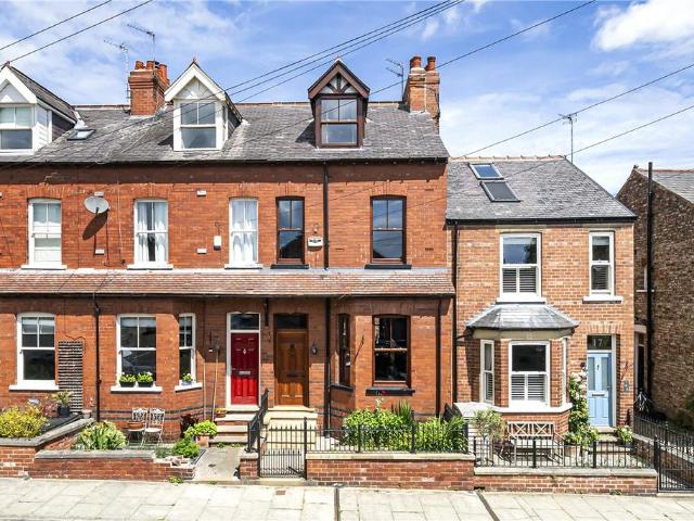 4 bedroom end of terrace house for sale
