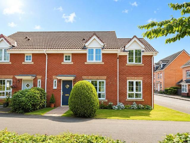4 bedroom end of terrace house for sale