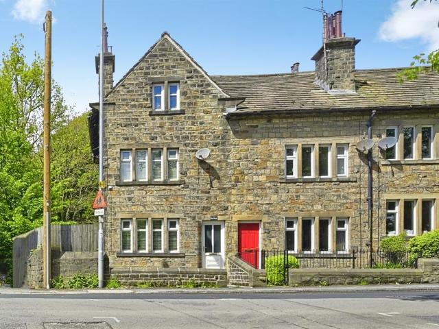 4 bedroom end of terrace house for sale