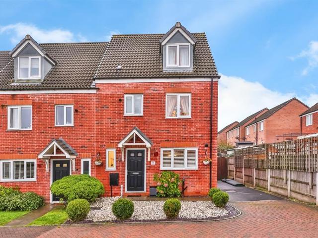 4 bedroom end of terrace house for sale