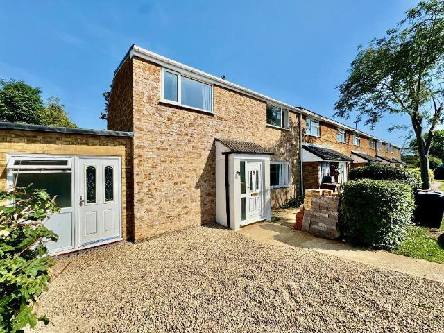 4 bedroom end of terrace house for sale