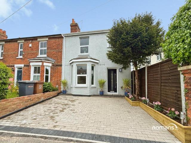4 bedroom end of terrace house for sale