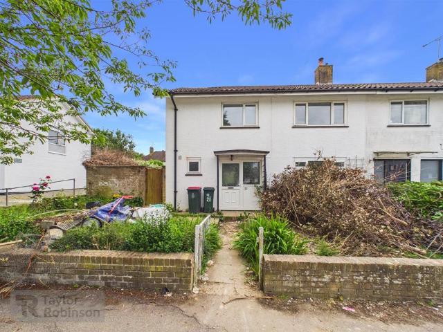 4 bedroom end of terrace house for sale