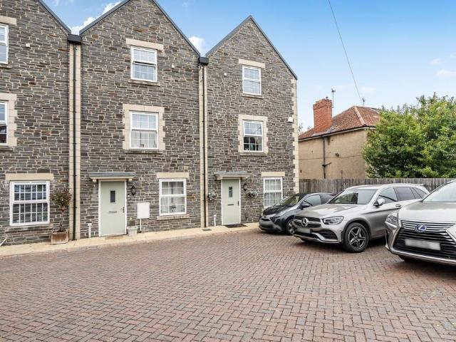4 bedroom end of terrace house for sale