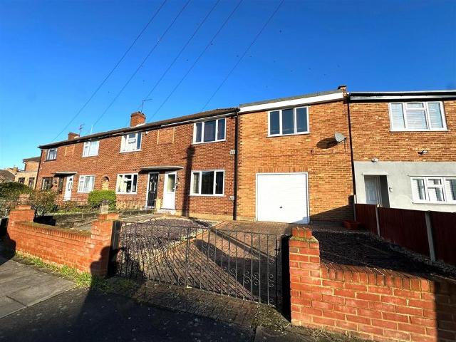 4 bedroom end of terrace house for sale