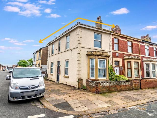 4 bedroom end of terrace house for sale