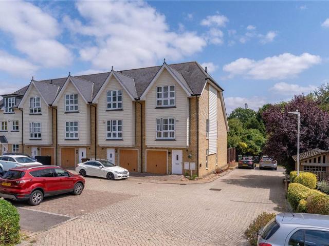 4 bedroom end of terrace house for sale