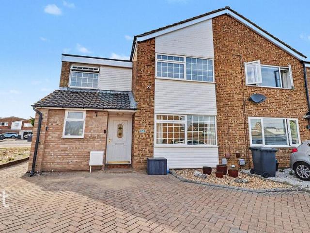 4 bedroom end of terrace house for sale