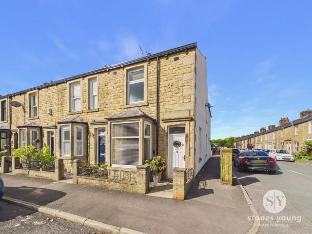 4 bedroom end of terrace house for sale