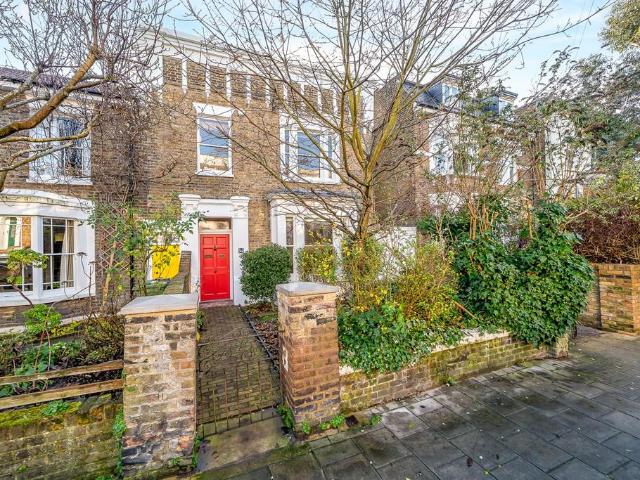 4 bedroom end of terrace house for sale