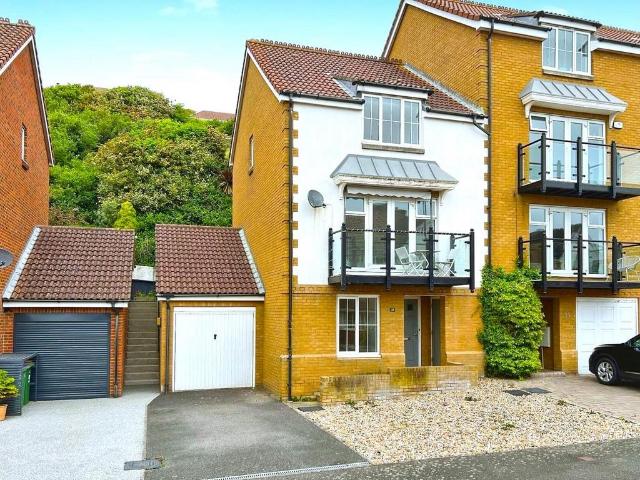 4 bedroom end of terrace house for sale