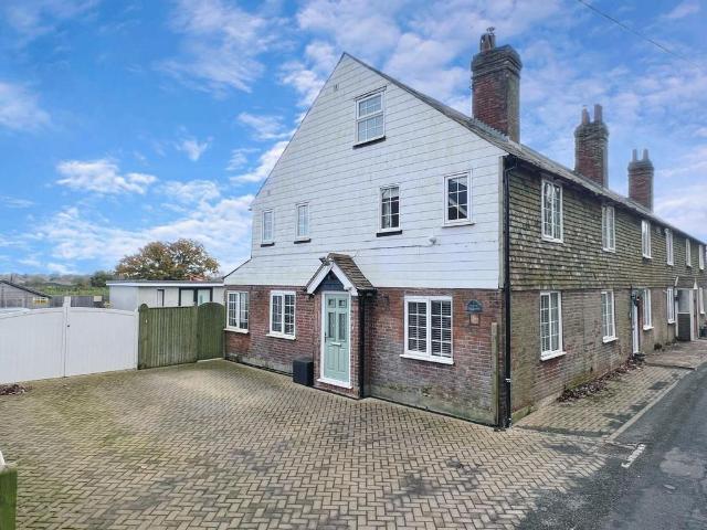 4 bedroom end of terrace house for sale