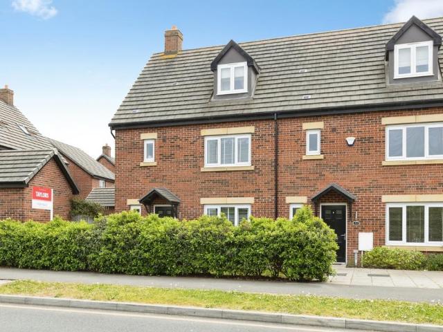 4 bedroom end of terrace house for sale