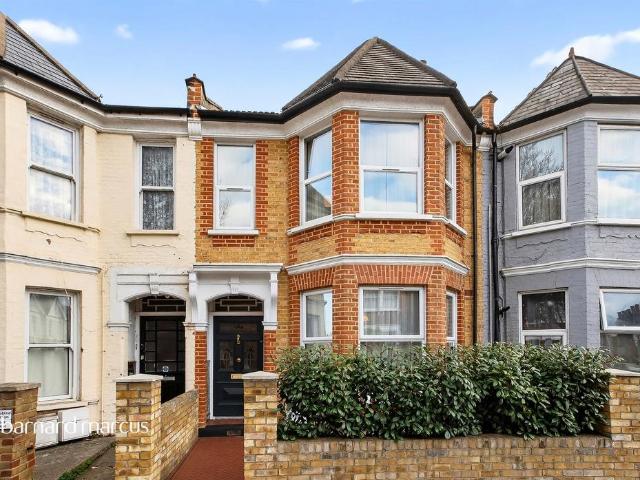 4 bedroom end of terrace house for sale
