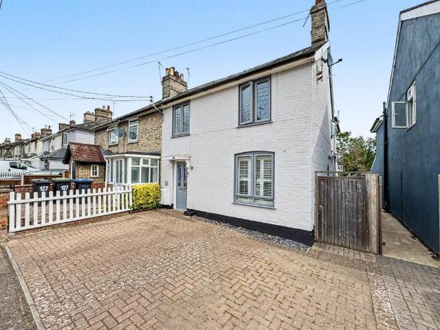4 bedroom end of terrace house for sale