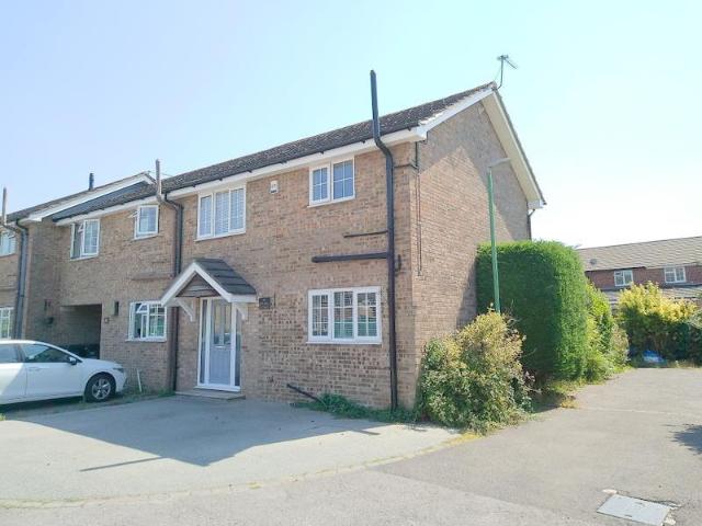 4 bedroom end of terrace house for sale