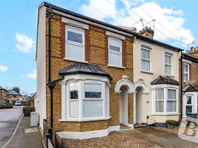 4 bedroom end of terrace house for sale