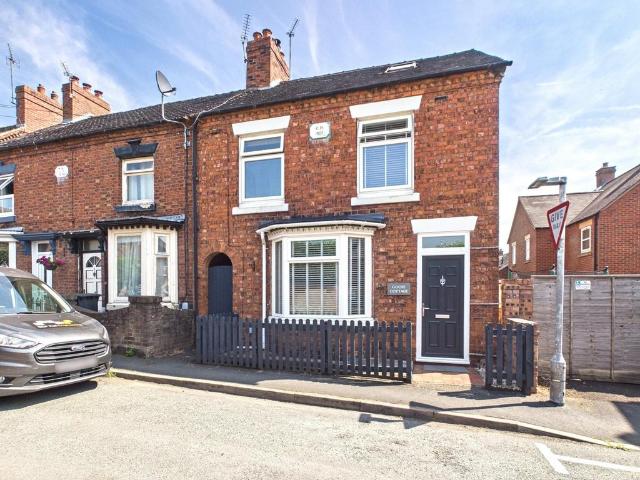 4 bedroom end of terrace house for sale