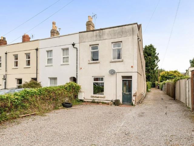 4 bedroom end of terrace house for sale