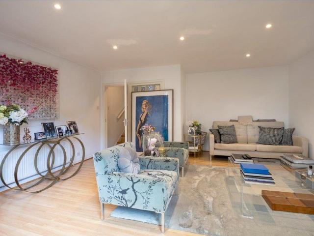4 bedroom end of terrace house for sale
