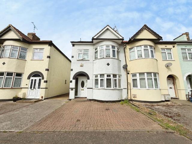 4 bedroom end of terrace house for sale