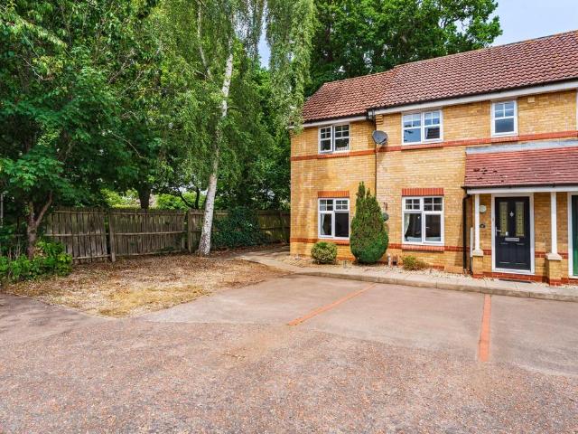4 bedroom end of terrace house for sale