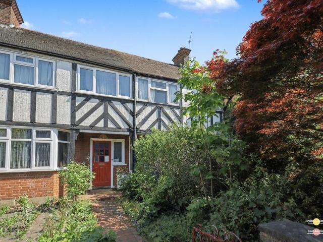 4 bedroom end of terrace house for sale