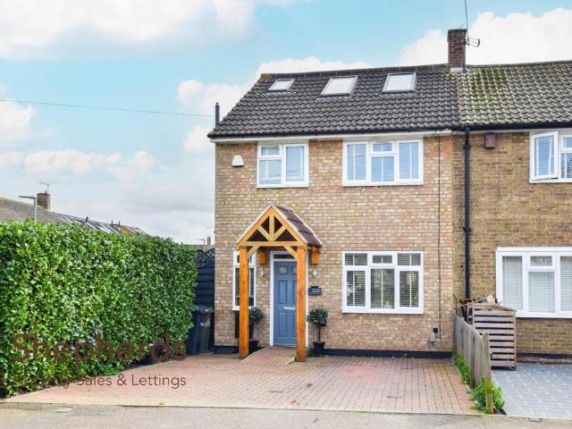 4 bedroom end of terrace house for sale
