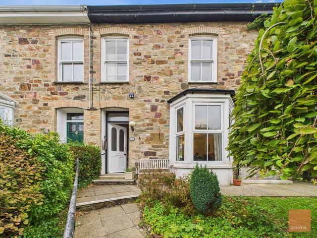 4 bedroom end of terrace house for sale