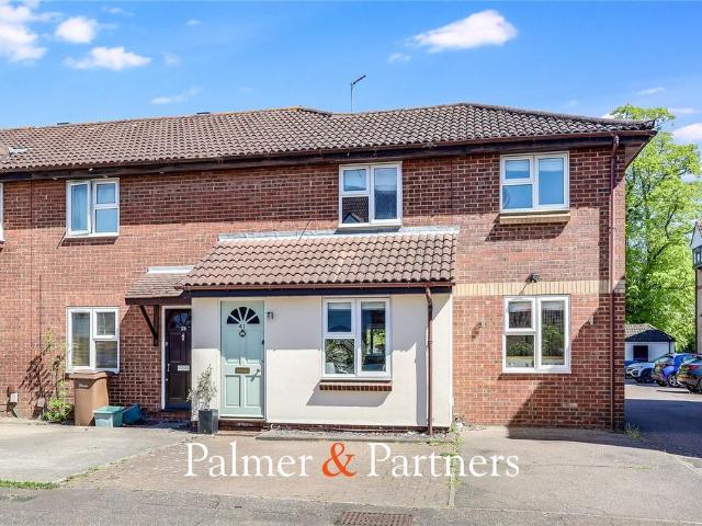 4 bedroom end of terrace house for sale