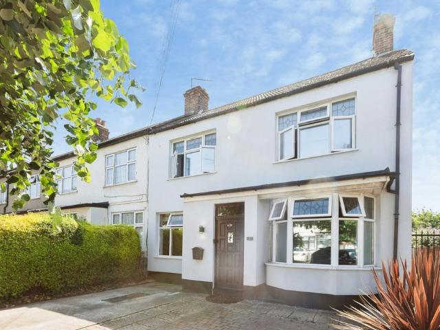 4 bedroom end of terrace house for sale