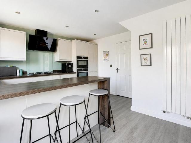 4 bedroom end of terrace house for sale