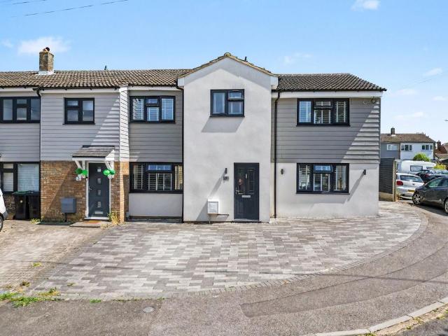 4 bedroom end of terrace house for sale
