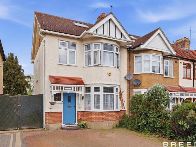 4 bedroom end of terrace house for sale
