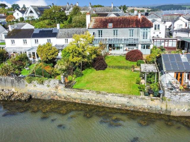 4 bedroom end of terrace house for sale