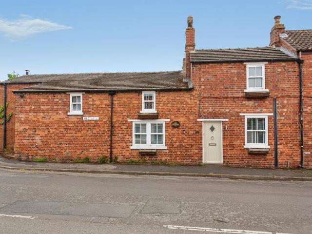 4 bedroom end of terrace house for sale