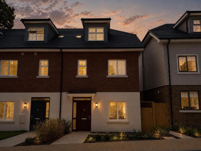 4 bedroom end of terrace house for sale