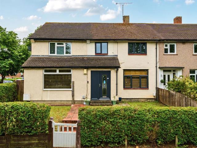 4 bedroom end of terrace house for sale