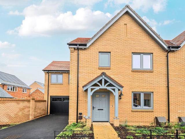4 bedroom end of terrace house for sale
