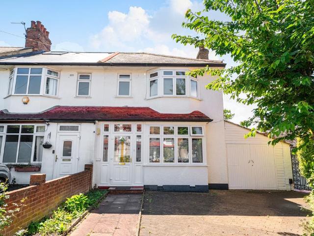 4 bedroom end of terrace house for sale