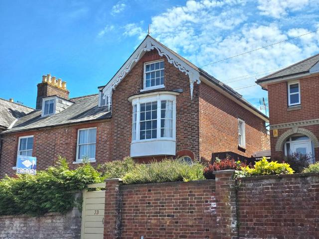 4 bedroom end of terrace house for sale