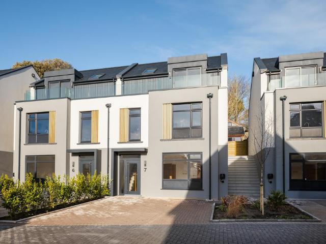 4 bedroom end of terrace house for sale