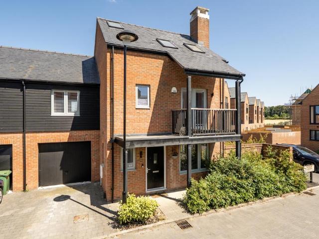 4 bedroom end of terrace house for sale