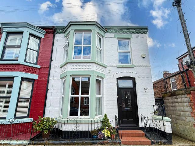4 bedroom end of terrace house for sale