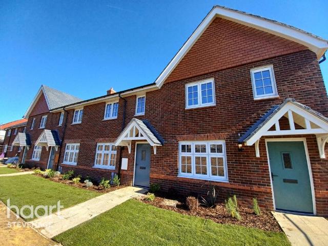 4 bedroom end of terrace house for sale