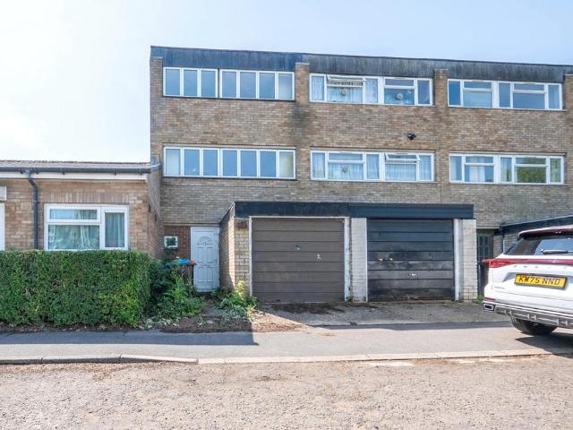 4 bedroom end of terrace house for sale
