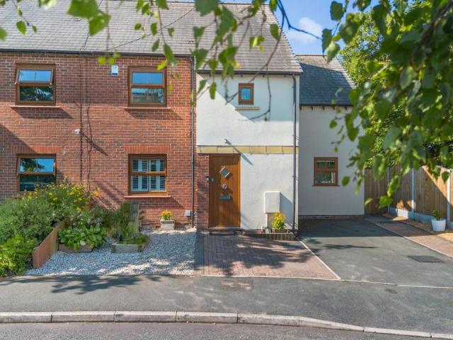 4 bedroom end of terrace house for sale